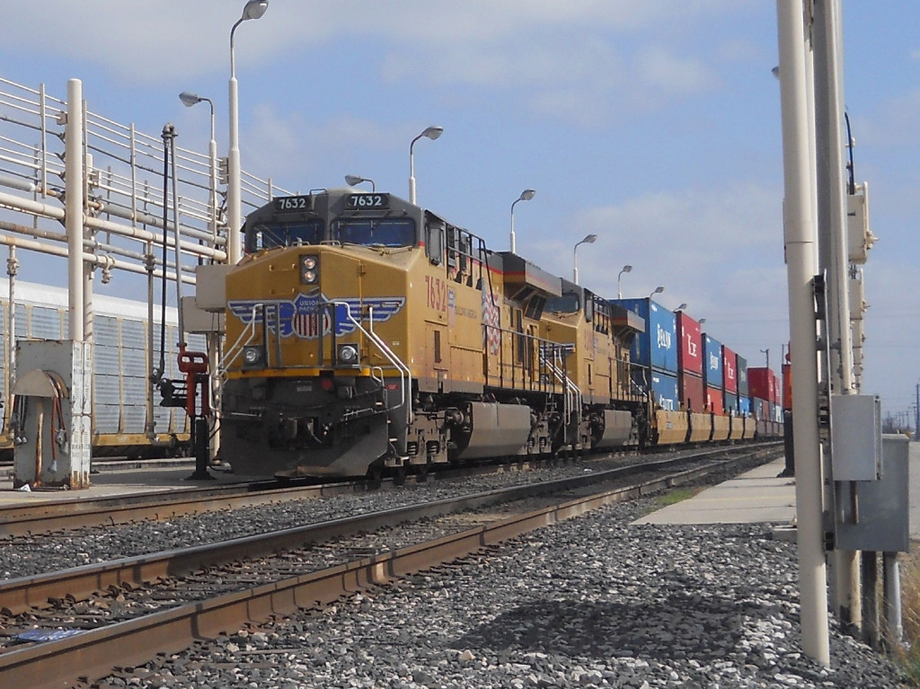 UP 7632 UP 5288 3Mar2011 At the west fuel pad in KIRBY